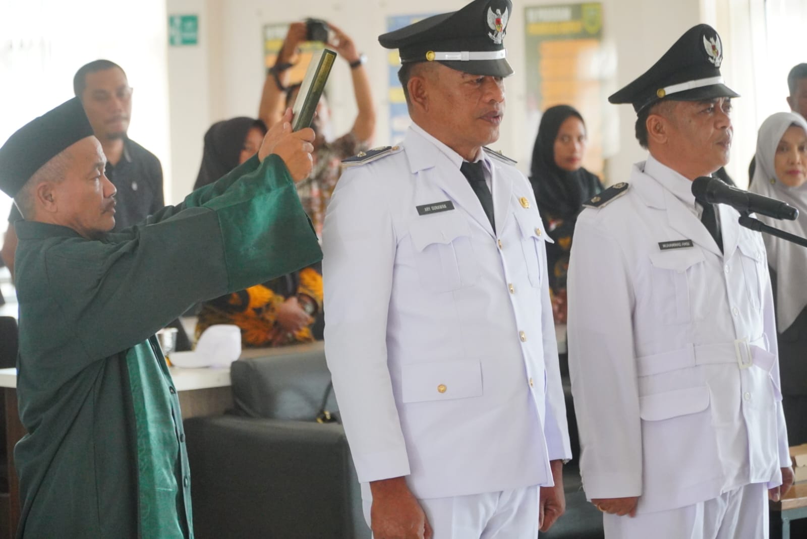 Bupati Lantik Dua Penjabat Kampung, Titip Pesan Selalu Berinovasi dan ...